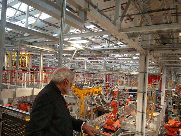 Narendra Modi Visits JLR Facility In UK - DriveSpark News