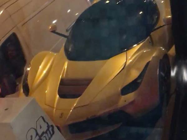 Ferrari LaFerrari Crashes In London - Video And Images - DriveSpark