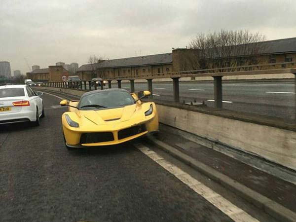 Ferrari LaFerrari Crashes In London - Video And Images - DriveSpark