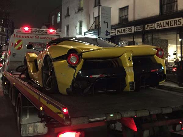 Ferrari LaFerrari Crashes In London - Video And Images - DriveSpark