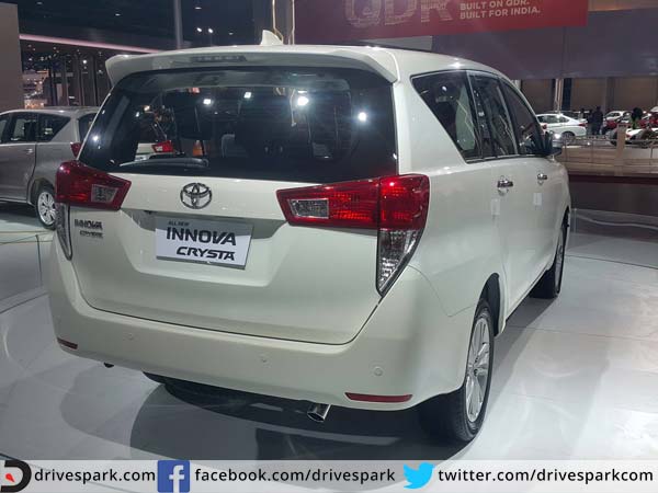 New Toyota Innova Crysta vs Old Toyota Innova: Specs, Prices ...