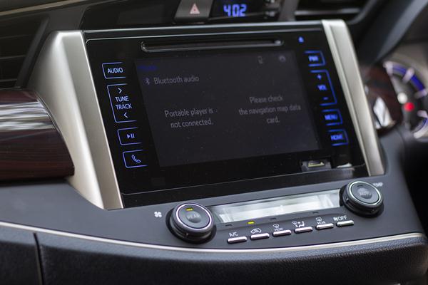 Toyota Innova Crysta Automatic Test Drive Review - DriveSpark Reviews