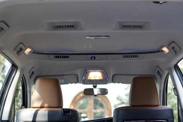 Toyota Innova Crysta Automatic Test Drive Review - DriveSpark Reviews