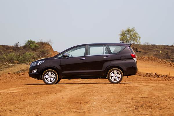 Toyota Innova Crysta Automatic Test Drive Review - DriveSpark Reviews