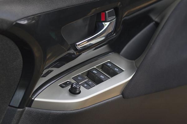 Toyota Innova Crysta Automatic Test Drive Review - DriveSpark Reviews