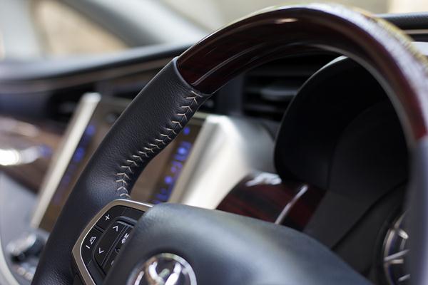 Toyota Innova Crysta Automatic Test Drive Review - DriveSpark Reviews