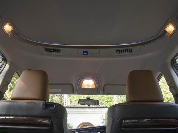 Toyota Innova Crysta Automatic Test Drive Review - DriveSpark Reviews