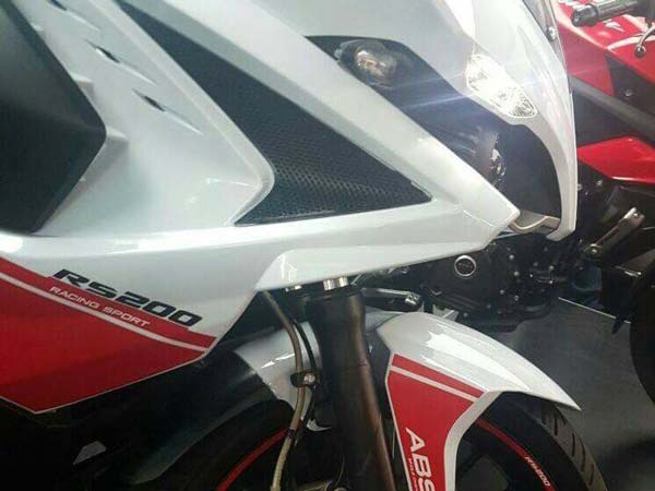 Bajaj Pulsar RS200 Spotted In New White & Red Paint Scheme - DriveSpark ...