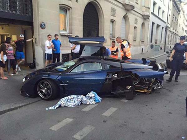 One Off Pagani Huayra Pearl Crashed in Paris - DriveSpark