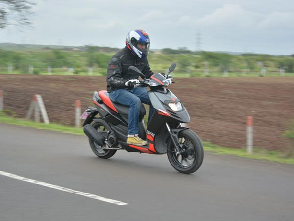 Aprilia SR150 MotoScooter First Ride & Impressions - DriveSpark Reviews