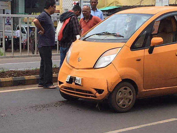 Tata Nano And Maruti Suzuki Ciaz Crash - Photos - DriveSpark