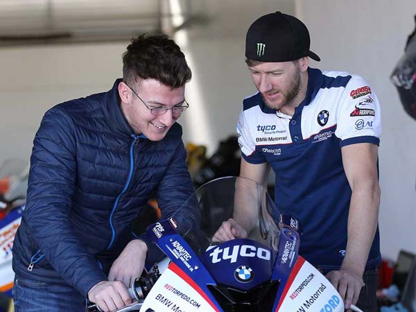Ian Hutchinson Makes BSB Return - DriveSpark News