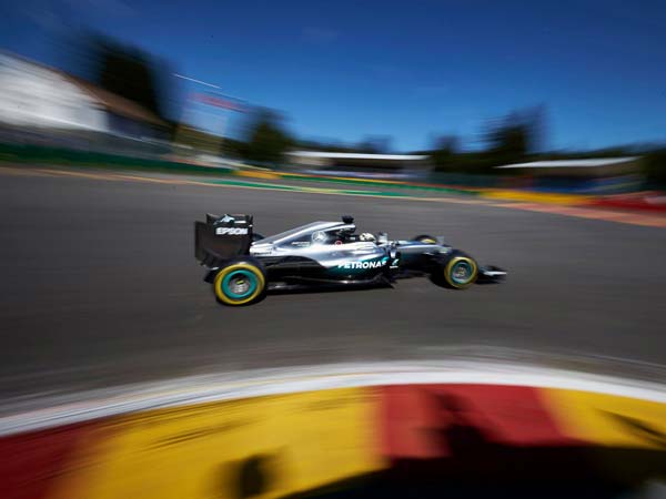 Lewis Hamilton Feeling ‘Helpless’ To Defend His F1 Title From Nico ...