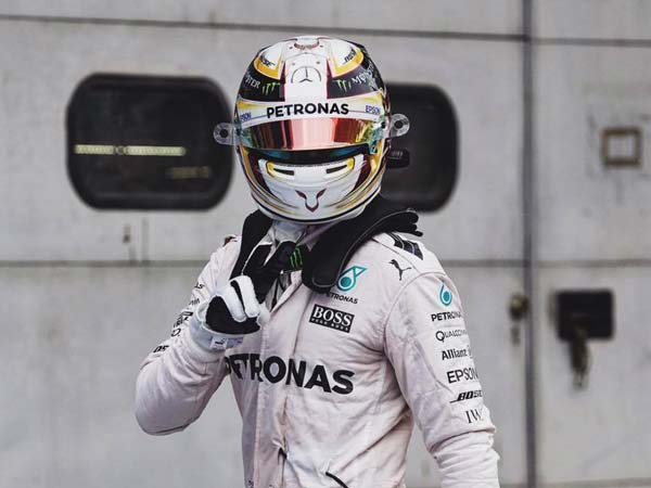 Lewis Hamilton Feeling ‘Helpless’ To Defend His F1 Title From Nico ...