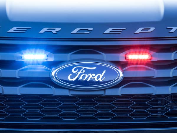 Ford Police Interceptor Utility Debuts New Rear Spoiler Lights ...