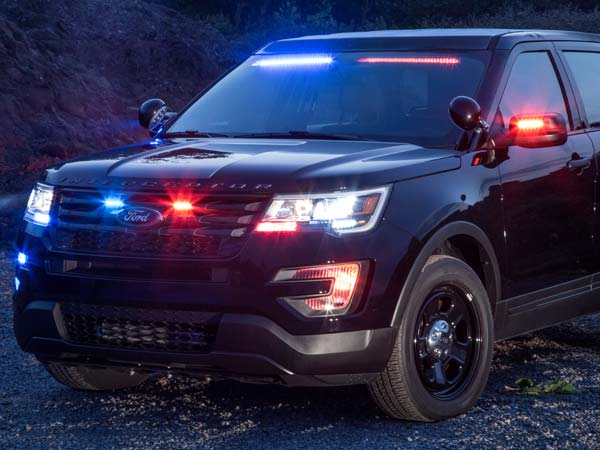 Ford Police Interceptor Utility Debuts New Rear Spoiler Lights ...