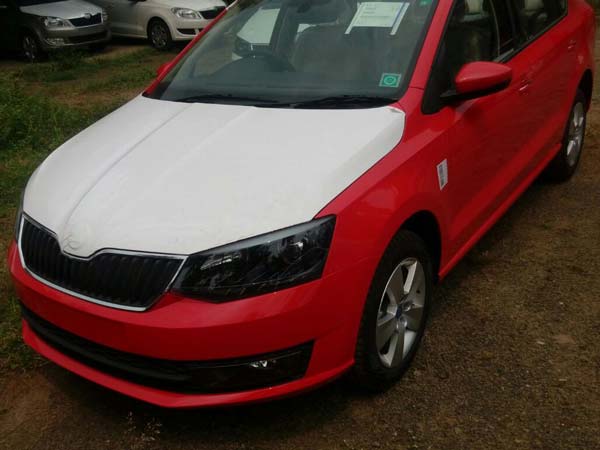 Spotted: 2017 Skoda Rapid Facelift - DriveSpark News