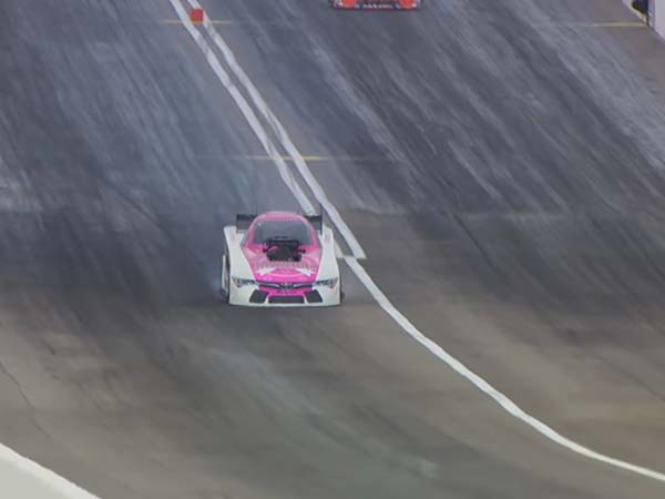 Drag Racing Funny Car Pulls Off A Perfect Wheelie - DriveSpark