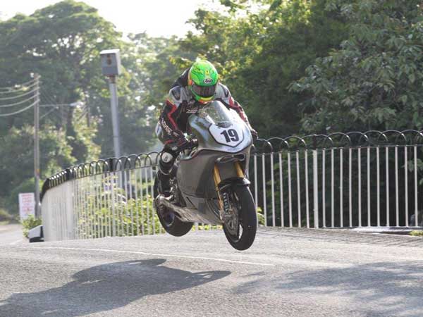 Isle Of Man TT Movie: Matt Damon And Liam Neeson - DriveSpark