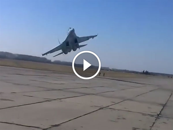 Low Flying Sukhoi Su-27 Fighter Jet's Engine Blowback Knocks Down A Guy ...
