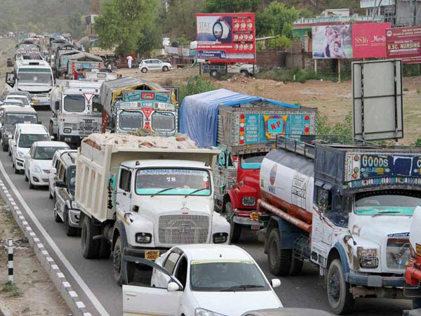 Mumbai Bans Heavy Vehicles During Rush Hours In City - DriveSpark News