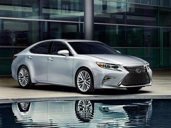 Lexus India Previews Its Product Portfolio In Kochi - DriveSpark News