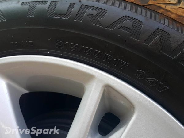 Toyota Innova Crysta ZX Drops 17-inch For 16-Inch Wheels - DriveSpark News