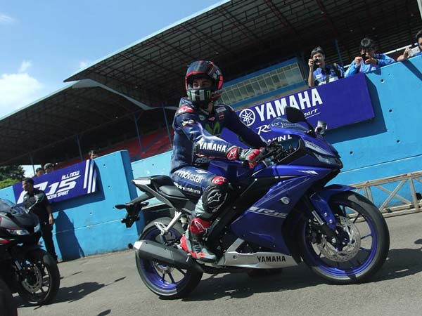 Yamaha R15 V3.0 Looks Stunning In The Movistar Yamaha MotoGP Livery ...