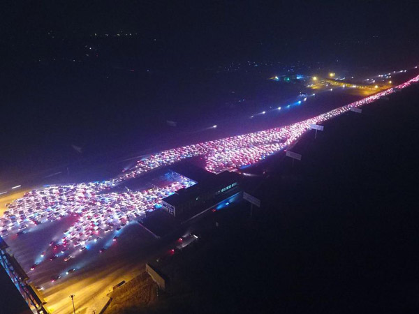 China Experiences 50KM Long Traffic Jam - DriveSpark