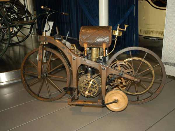 World’s First Motorcycle Recreated Using A Photograph - DriveSpark