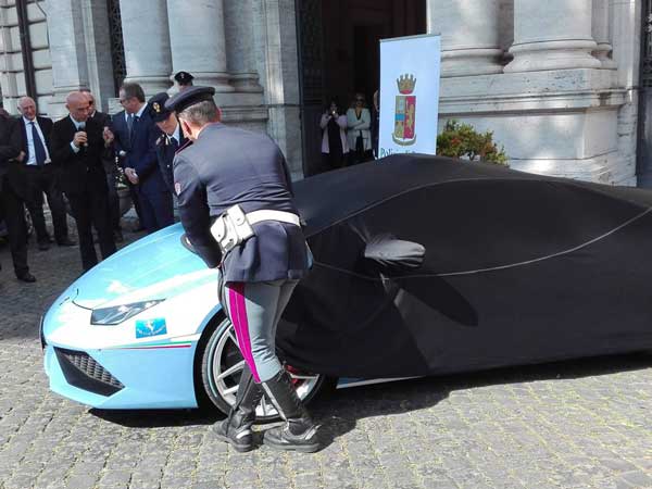Italian Police Gets A New Lamborghini Huracan - DriveSpark News
