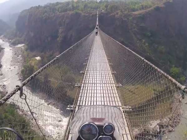 Watch Royal Enfield Himalayan Ride Over A Tallest And Longest ...