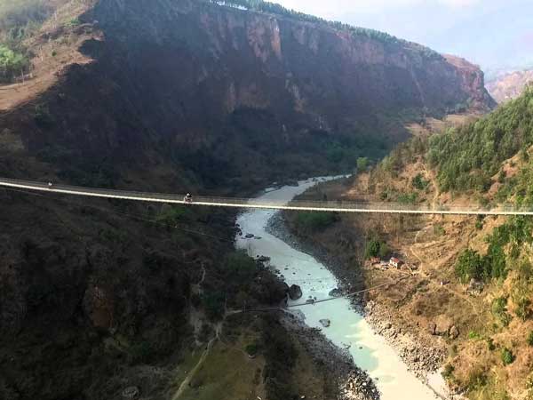 Watch Royal Enfield Himalayan Ride Over A Tallest And Longest ...