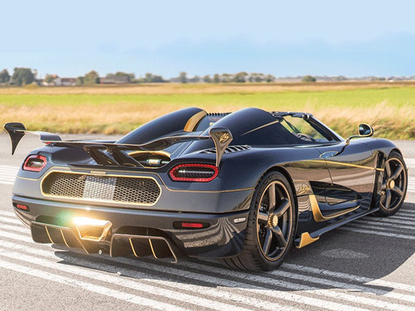 Koenigsegg Agera RS Crashes - DriveSpark