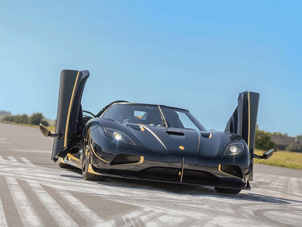 Koenigsegg Agera RS Crashes - DriveSpark