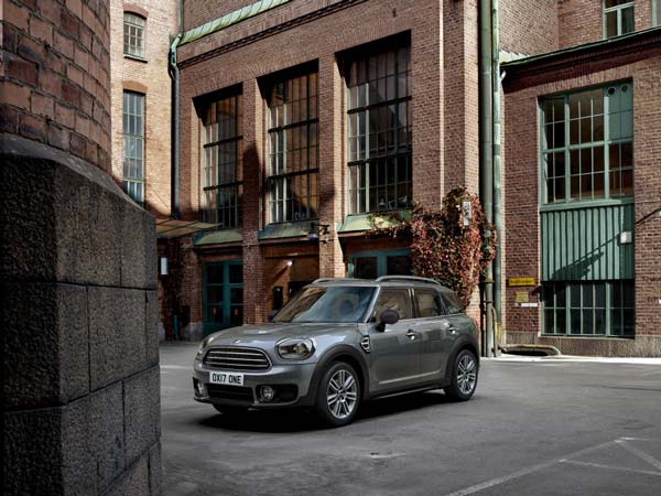 MINI Updates Its Range; Receives New Features - DriveSpark News