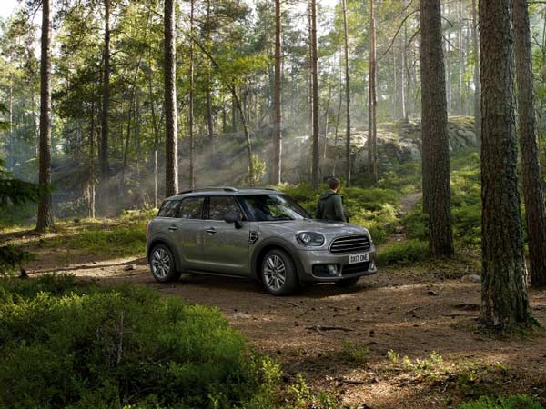 MINI Updates Its Range; Receives New Features - DriveSpark News