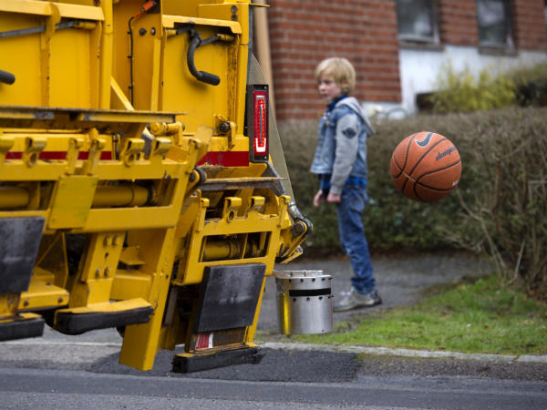 Volvo Starts Testing Its Autonomous Garbage Truck - DriveSpark News