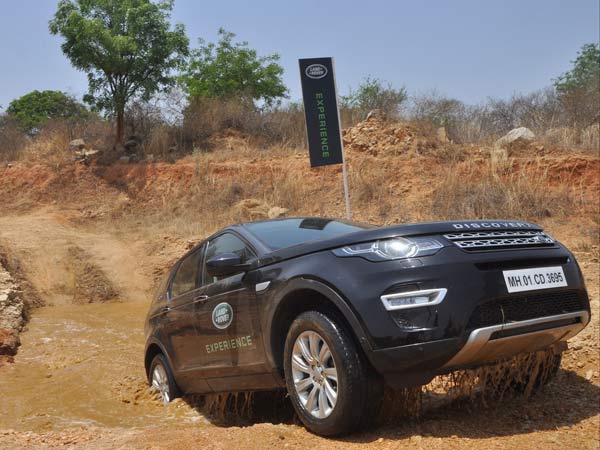 Land Rover Off-Road Drive Experience Comes To Bangalore - DriveSpark News