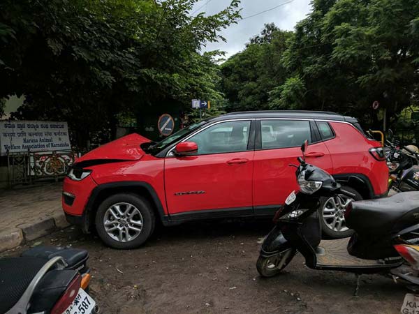 Jeep Compass First Crash In India - DriveSpark