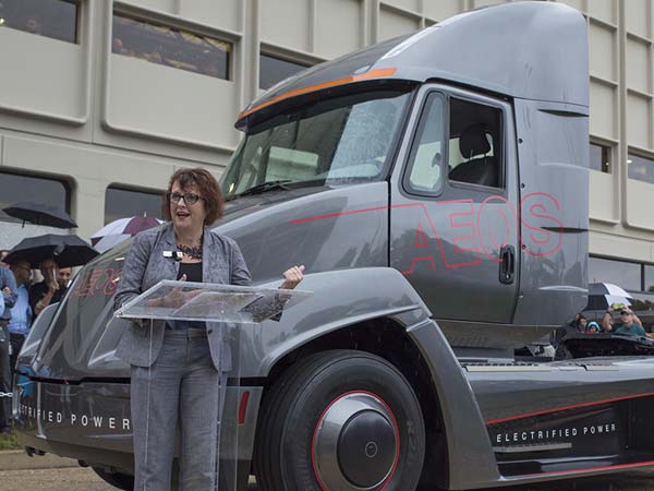 Cummins Unveils Electric Heavy-Duty Truck - DriveSpark News