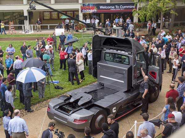 Cummins Unveils Electric Heavy-Duty Truck - DriveSpark News