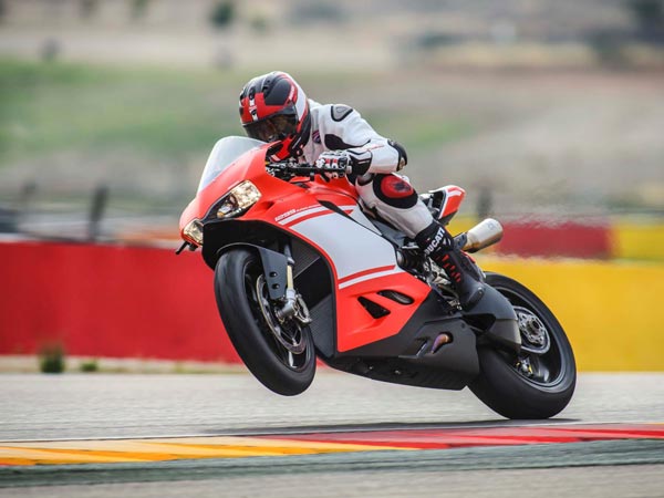 Ducati Reveals 210bhp Desmosedici Stradale V4 Engine - DriveSpark News