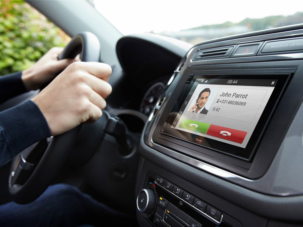 Hands-Free Talking Is A Traffic Offence In India - DriveSpark News