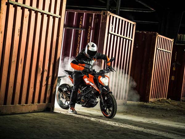 EICMA 2017: Benelli TNT 200 Revealed; To Rival KTM Duke 200 ...