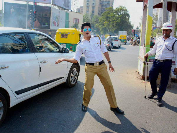 Karnataka MP Driving Innova Crysta Breaks Barricade And Almost Runs ...