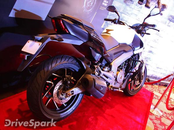 Bajaj’s New 400cc DOHC Engine In The Works - DriveSpark News