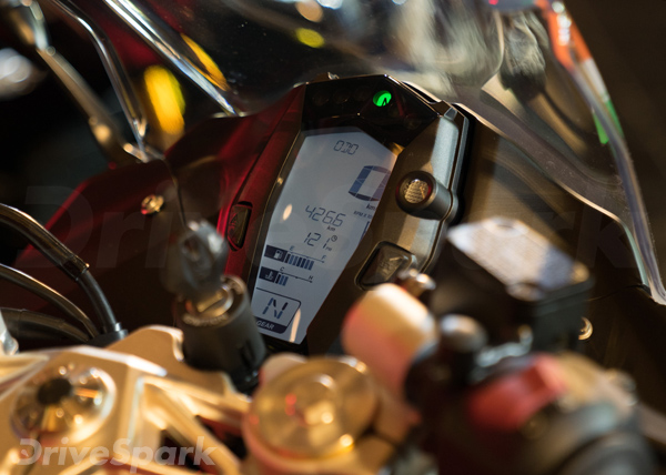 TVS Apache RR 310 Review: First Ride Review Report - DriveSpark Reviews