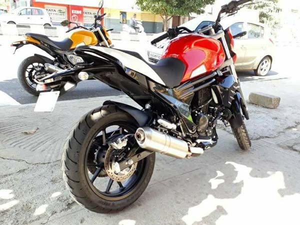 Low-Cost Mahindra Mojo UT300 Spotted At Dealership - DriveSpark News