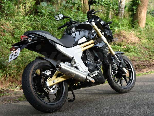Low-Cost Mahindra Mojo UT300 Spotted At Dealership - DriveSpark News